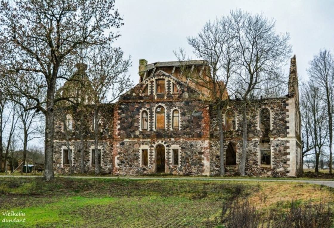 KLAIŠIŲ DVARAS