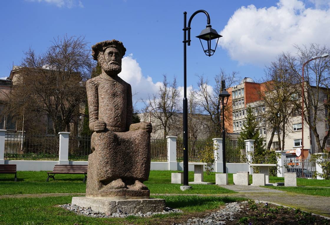 SKULPTŪRA „PERKŪNAS“ (A. RAUDONIS)